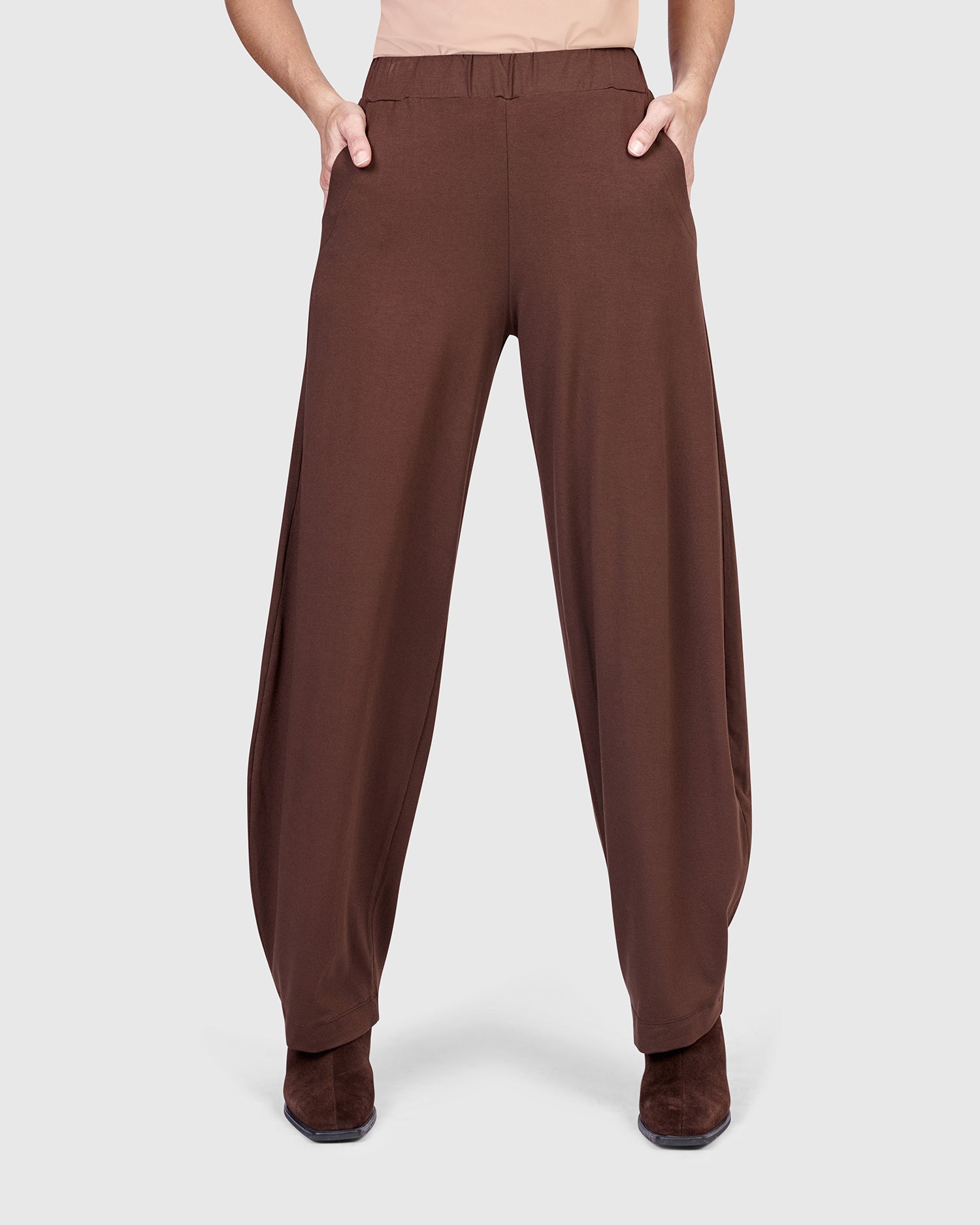 Essential Flow Pants, Umber – Alembika U.S.