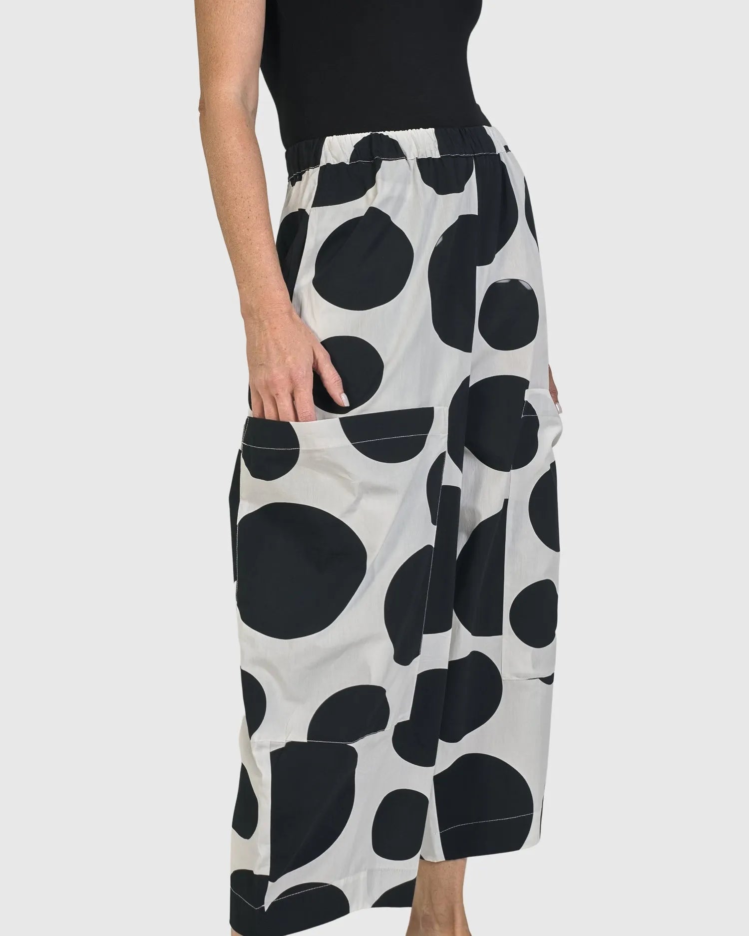 Urban Dot Barrel Pants, Mono – Alembika U.S.