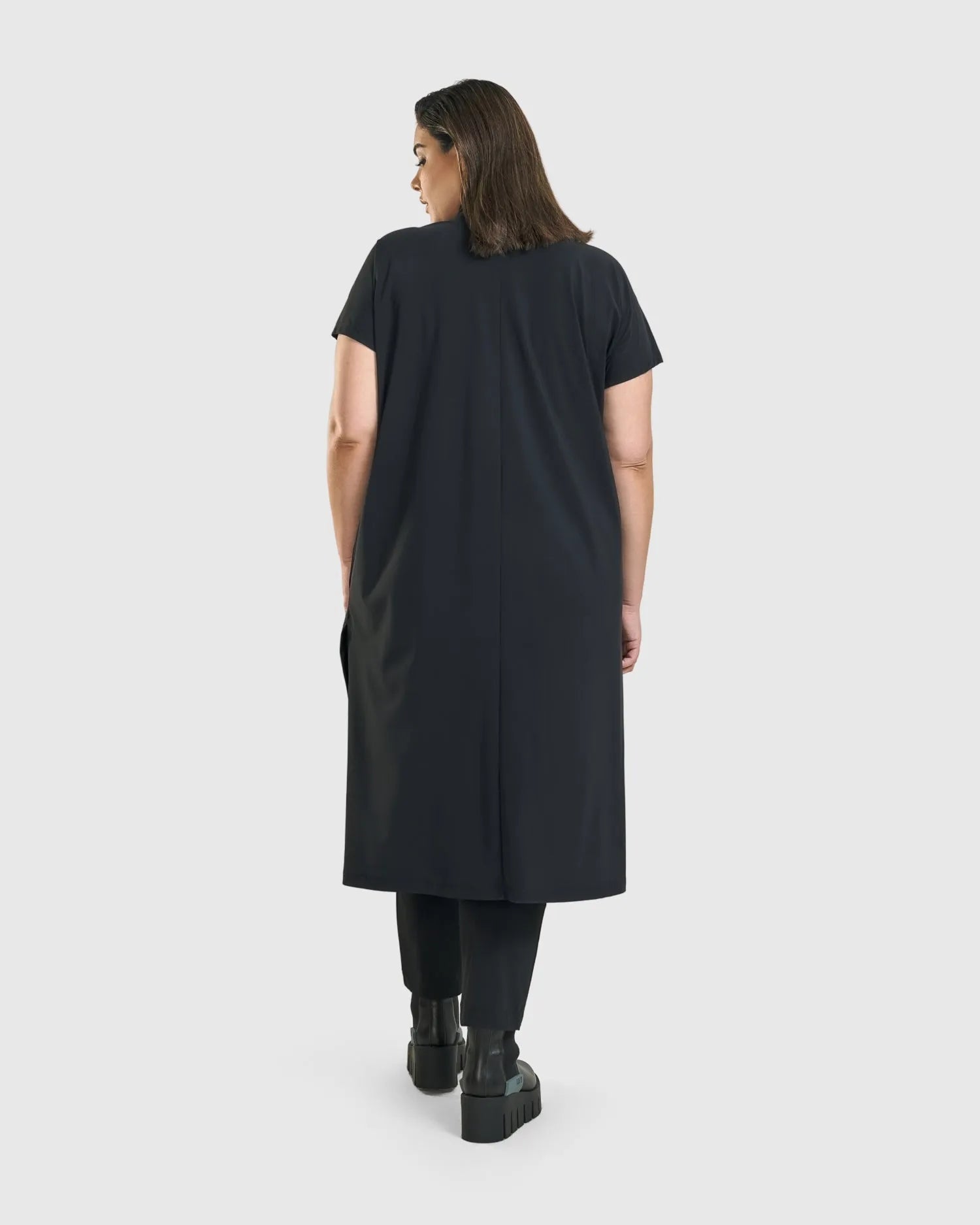 Matrix Short Sleeve Duster, Black – Alembika U.S.