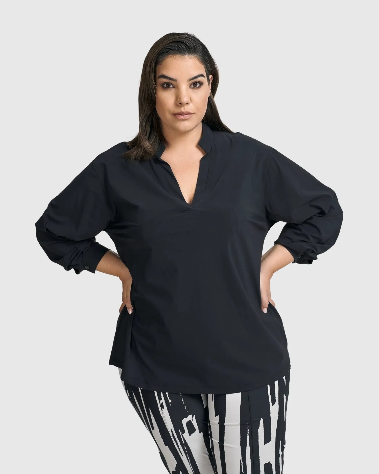 Trinity V-Neck Pullover Top, Black – Alembika U.S.