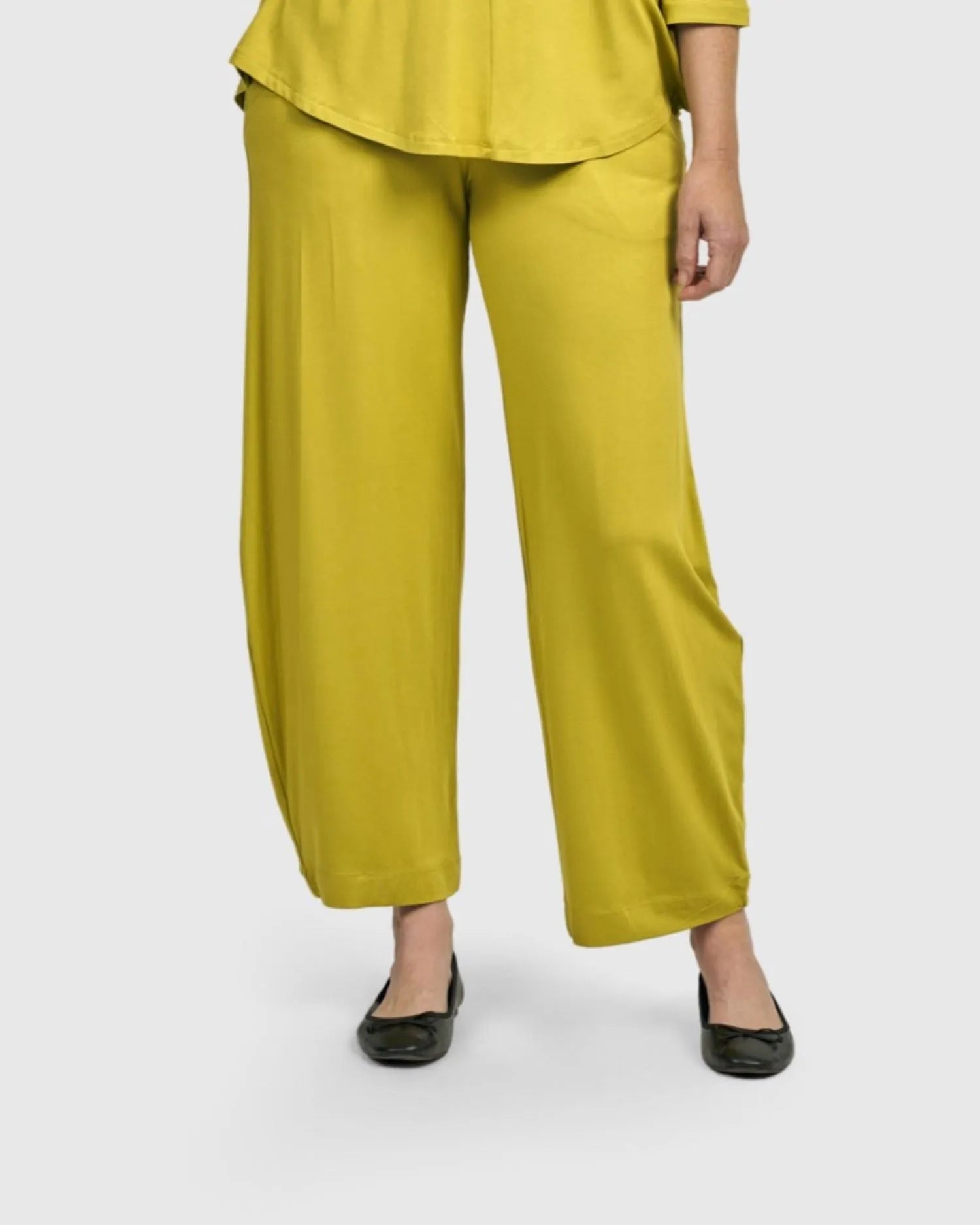 Essential Flow Pants, Lime – Alembika U.S.