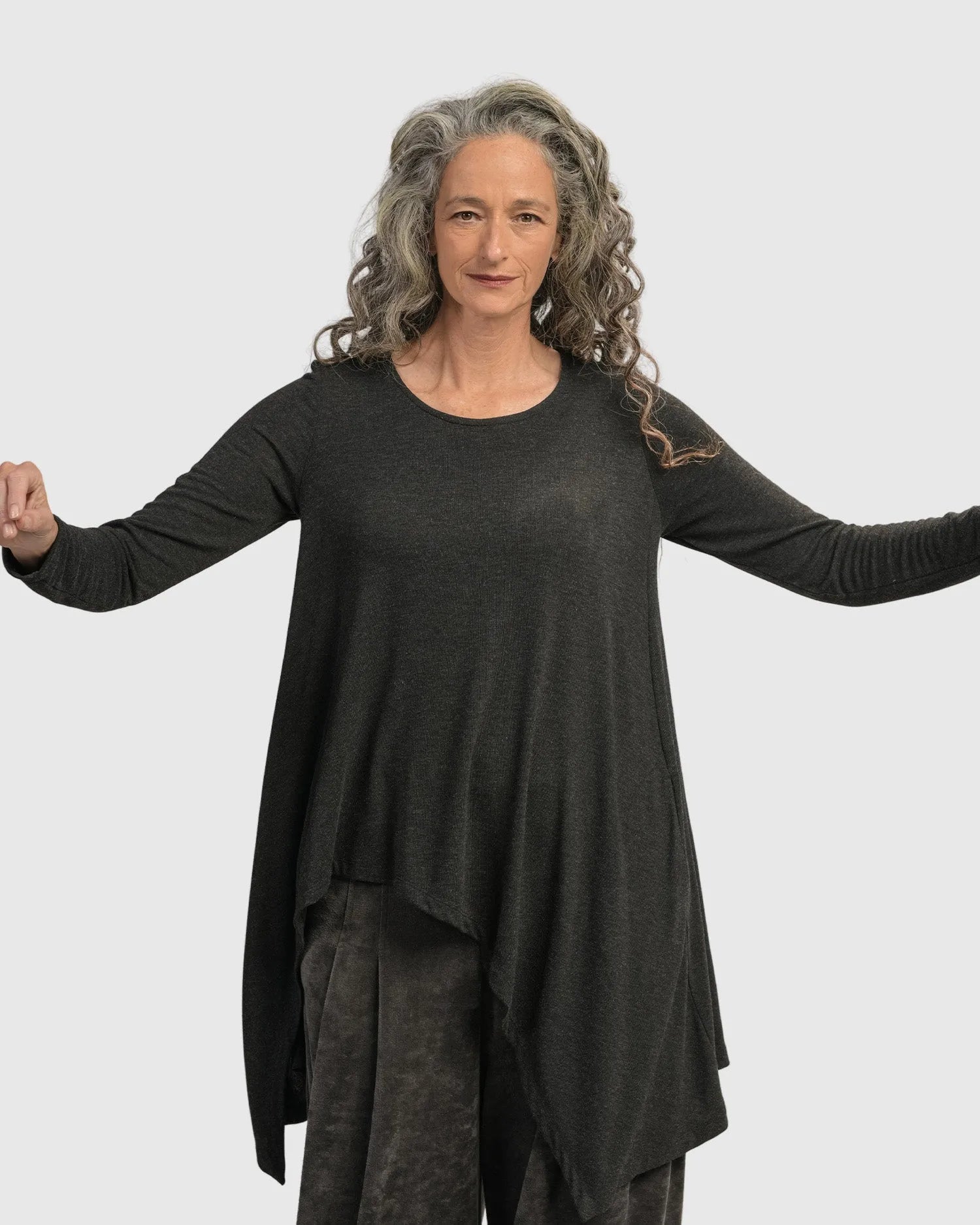 Urban Hi-Lo Top, Charcoal – Alembika U.S.